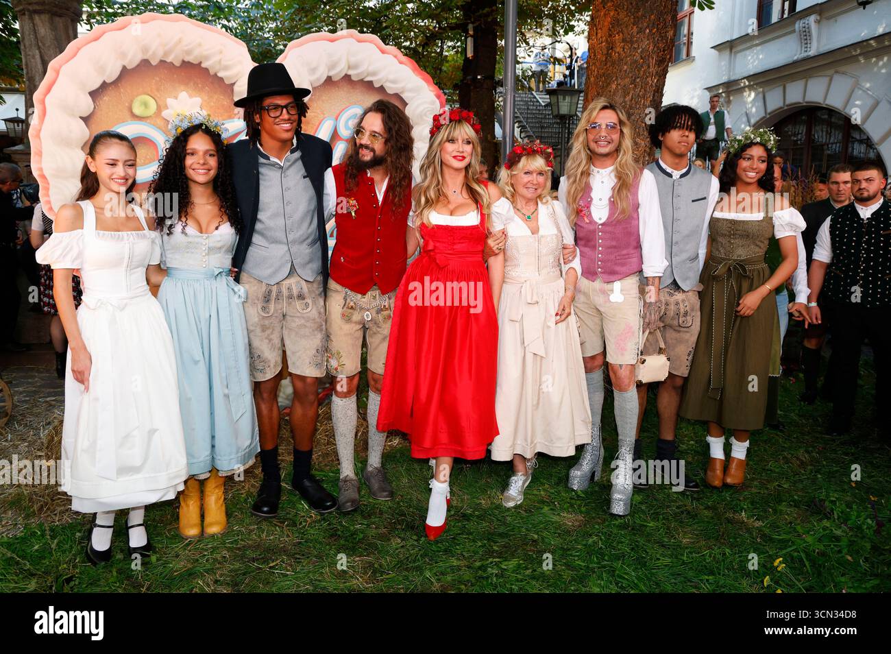 Leni Klum, Kayla Betulius, Henry Samuel, Tom Kaulitz, Heidi Klum, Erna ...