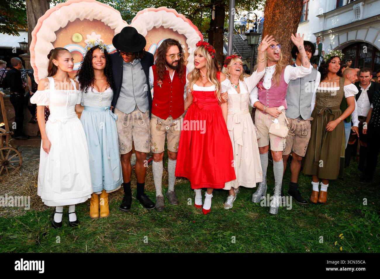 Leni Klum, Kayla Betulius, Henry Samuel, Tom Kaulitz, Heidi Klum, Erna ...