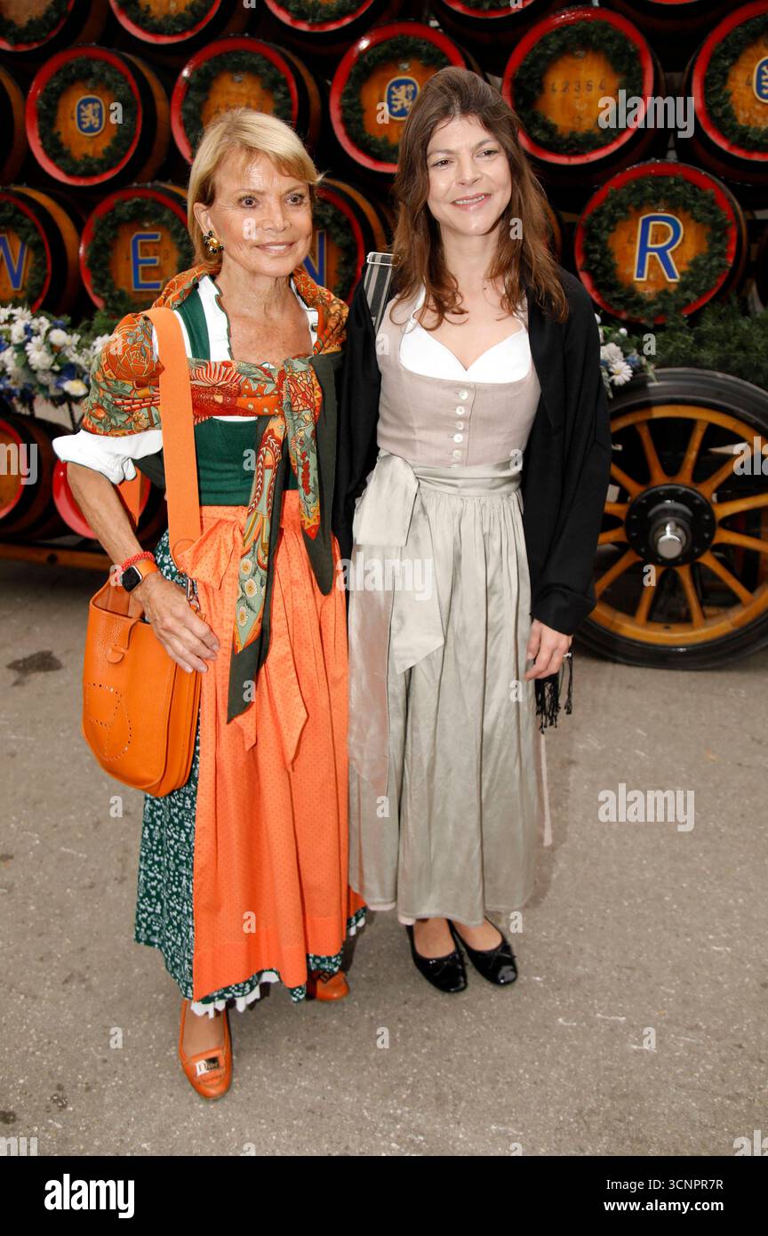 Uschi Glas mit Tochter Julia Tewaag bei der Regines Damenwiesn im Schützen-Festzelt auf dem 190 ...