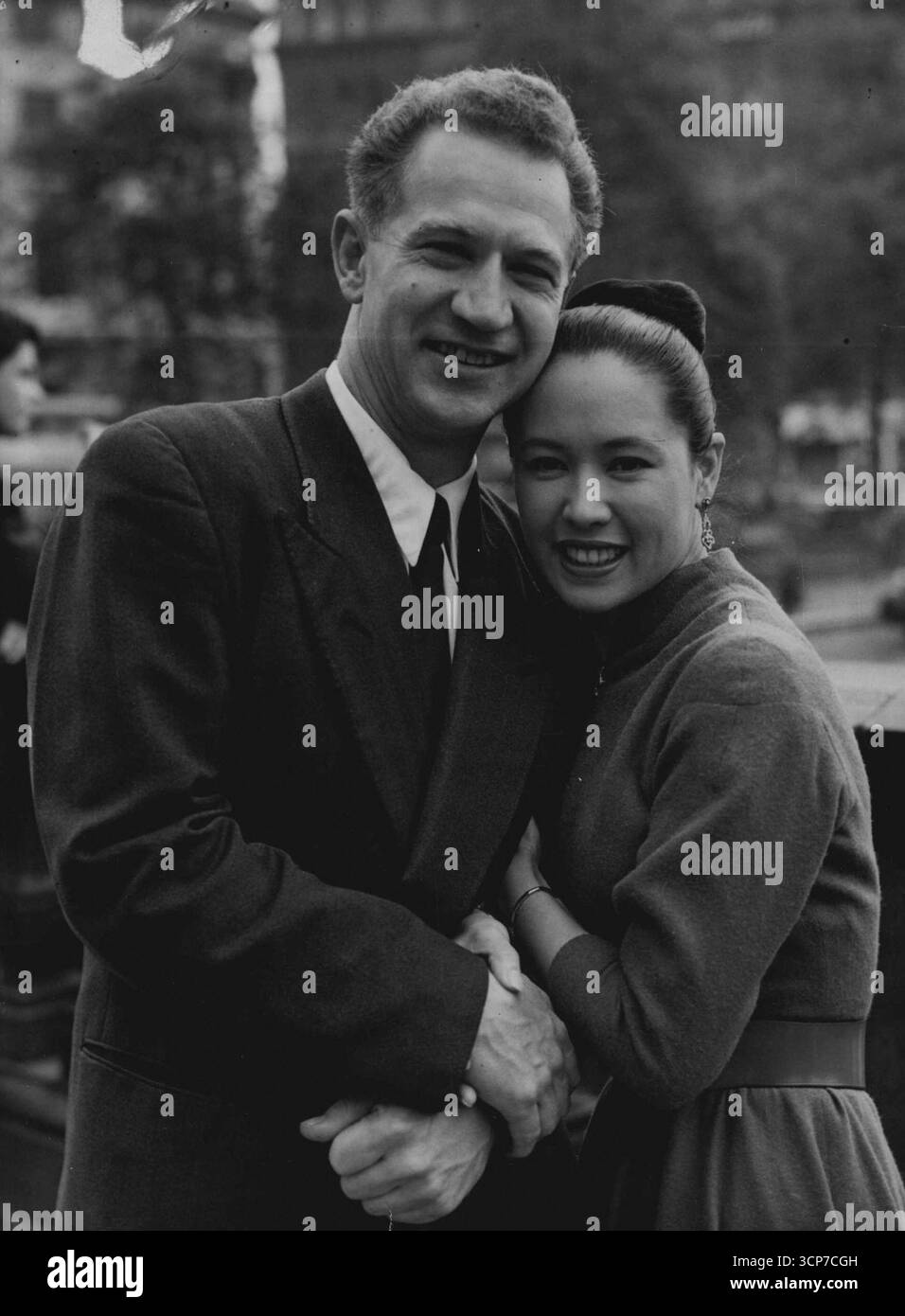 Chin Yu engagierte sich mit AustralianPictured in London, als ihre ...