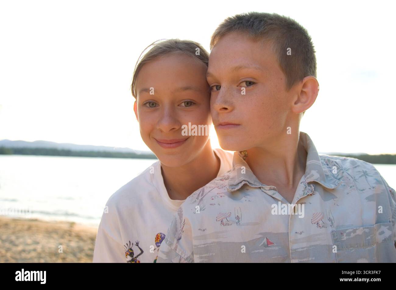 Teenager am strand -Fotos und -Bildmaterial in hoher Auflösung – Alamy