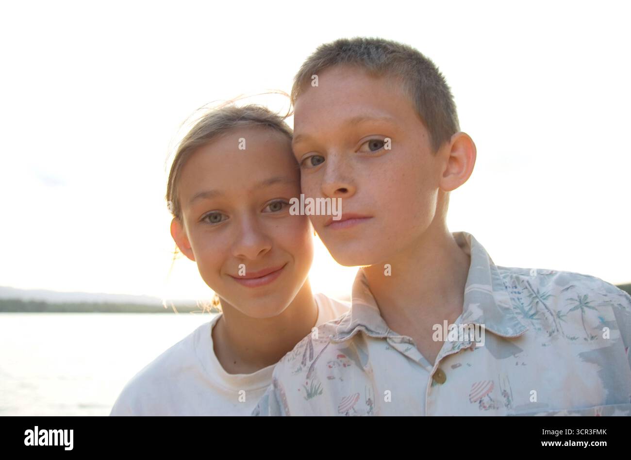 Teenager am strand -Fotos und -Bildmaterial in hoher Auflösung – Alamy