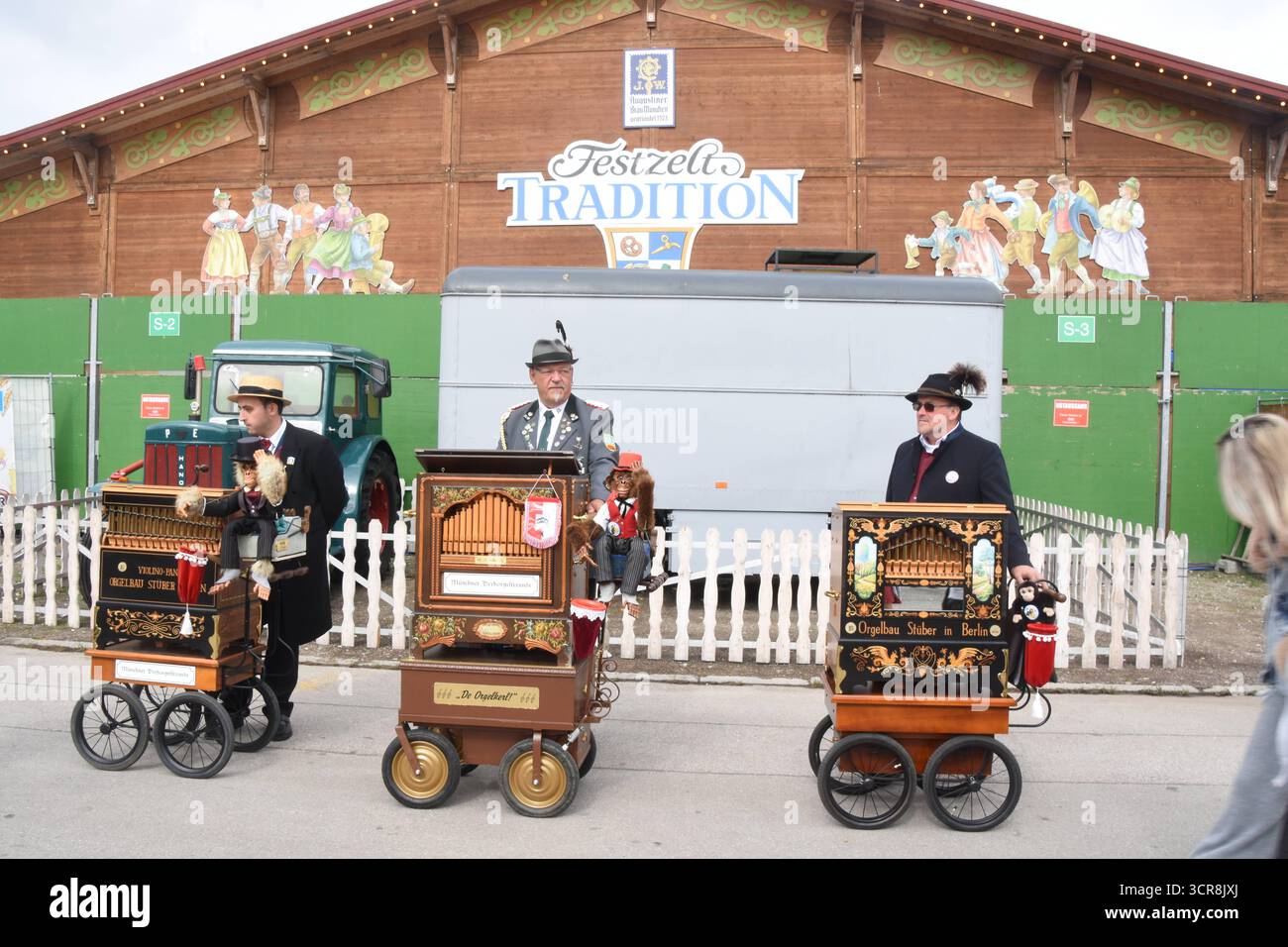 Muenchen 26.09.2025 Theresienwiese Oktoberfest Oide Wiesn ...