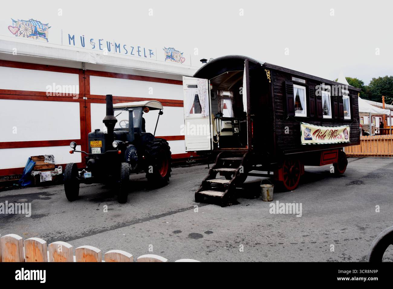 Muenchen 26.09.2025 Theresienwiese Oktoberfest Oide Wiesn ...