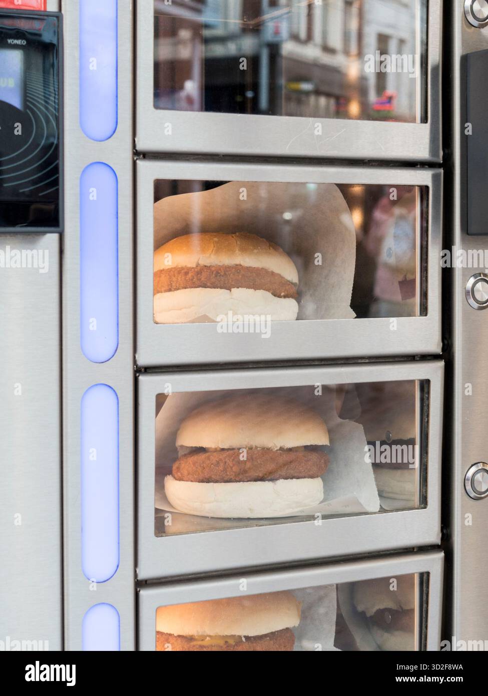 Dutch food vending machine -Fotos und -Bildmaterial in hoher Auflösung ...