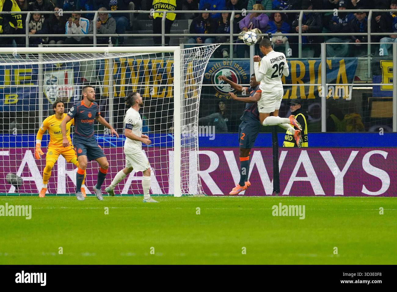 Inter mailand gegen fc kairat almaty -Fotos und -Bildmaterial in hoher ...