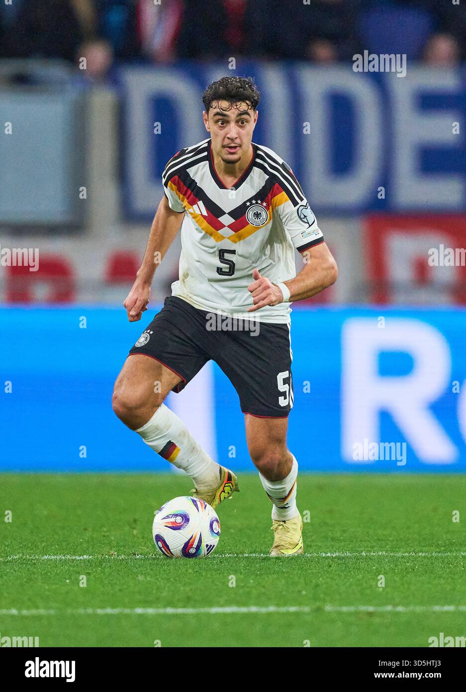 Aleksandar Pavlovic aus Deutschland beim Qualifikationsspiel zur FIFA ...