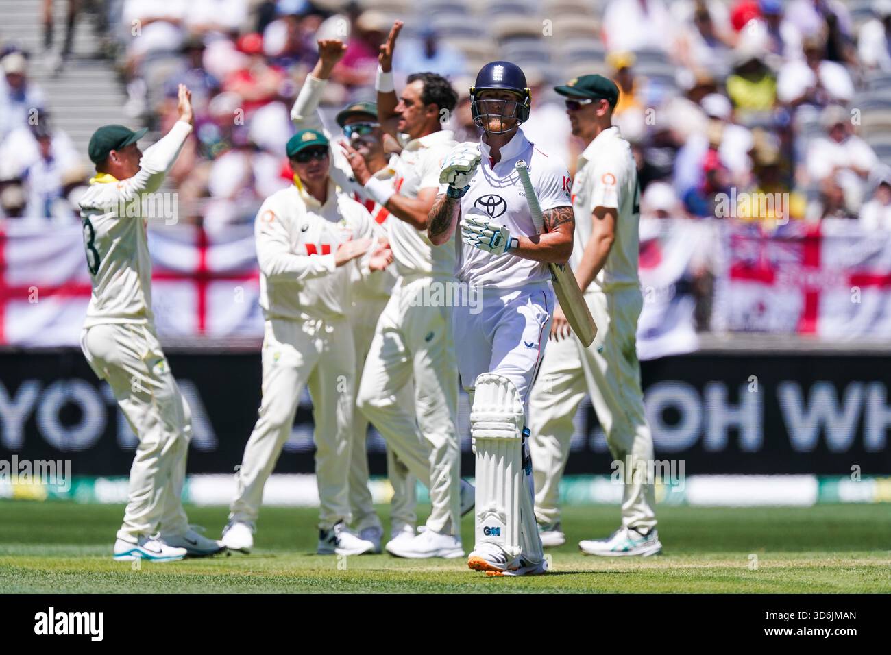 Der Englands Ben Stokes verlässt das Feld, nachdem er am ersten Tag des ...