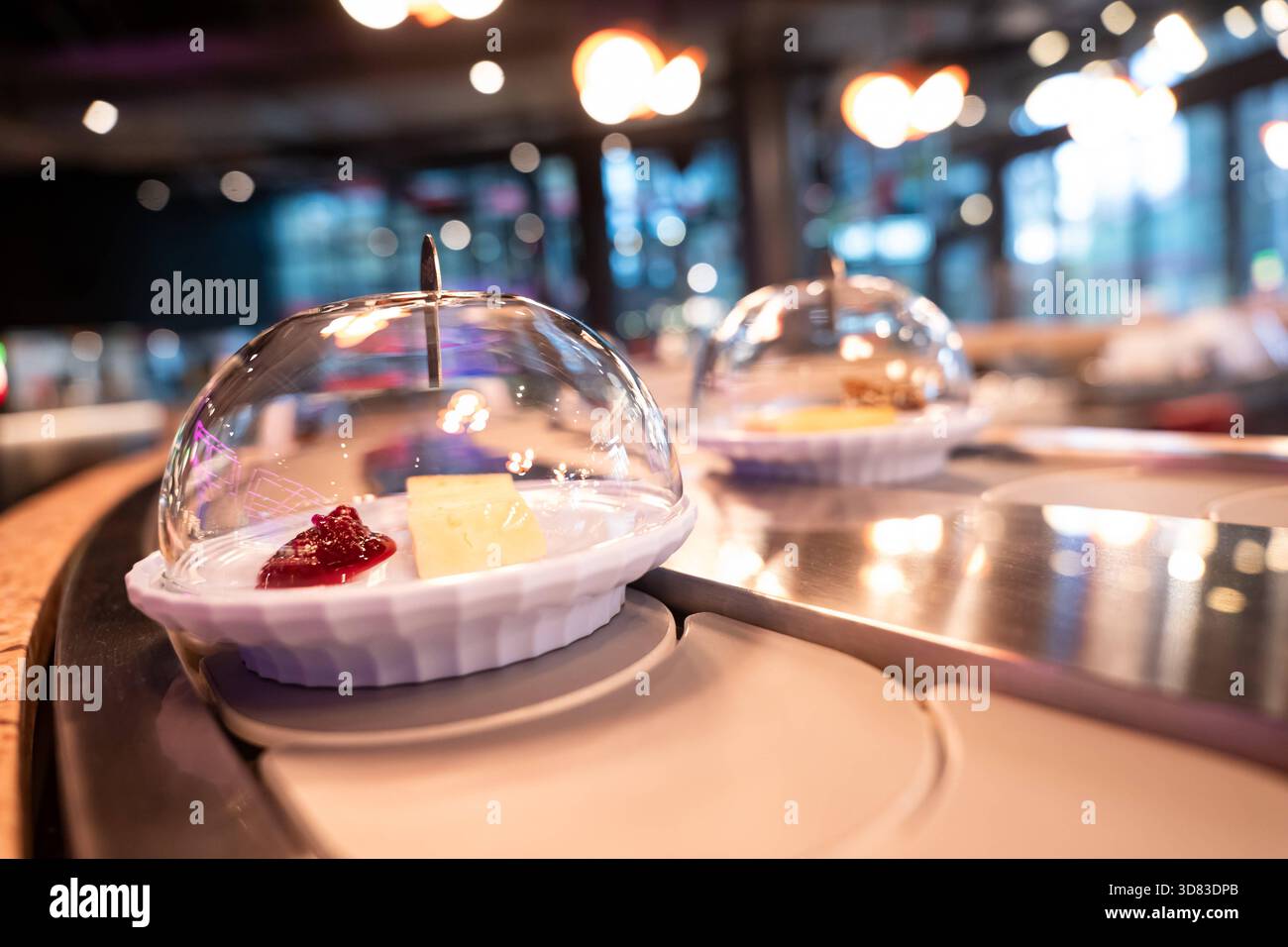 Pick & Cheese im Kerb Food Hall in Berlin um 20 Uhr. Oktober 2025. Kerb ...