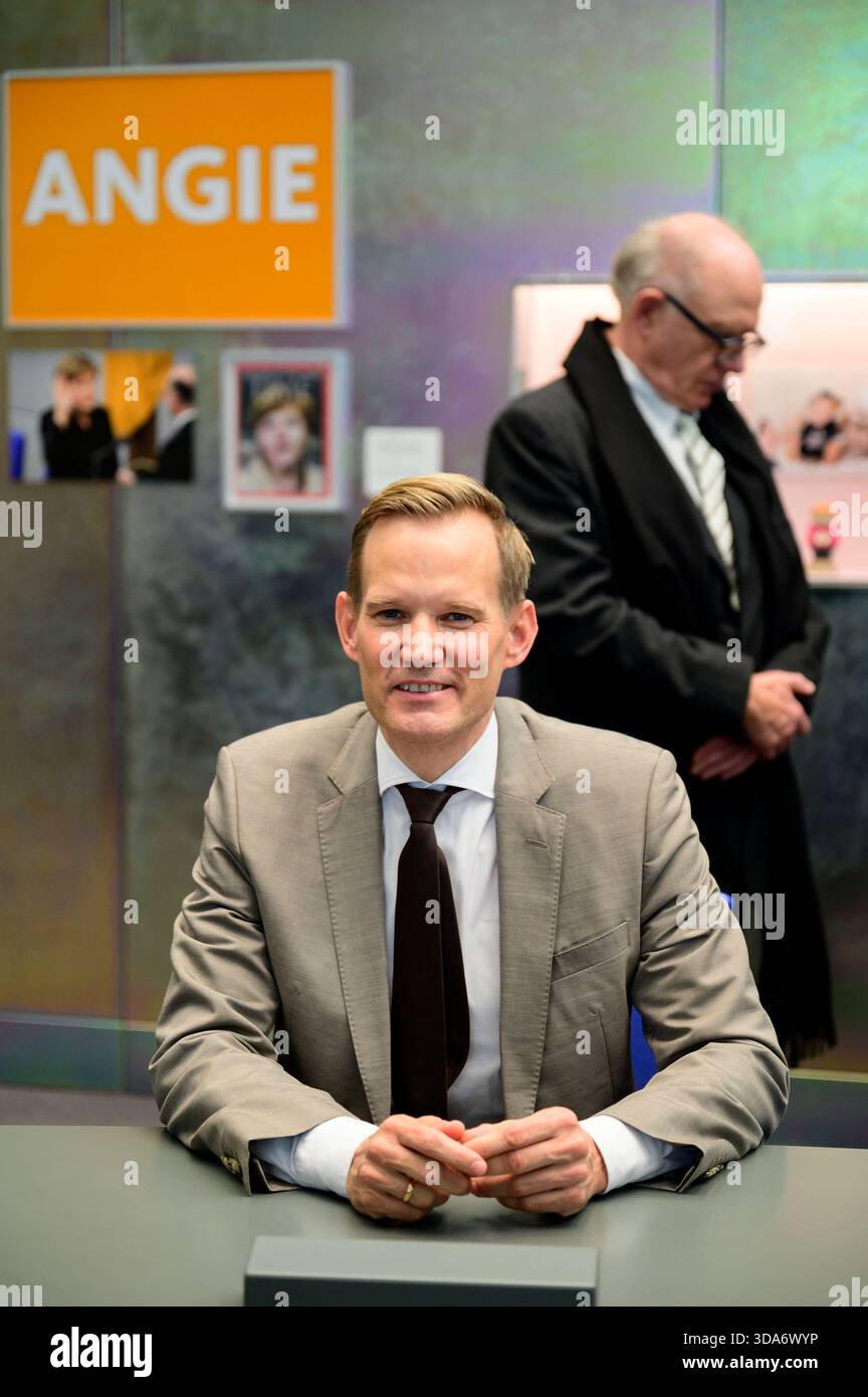 Hendrik Streeck bei der Eröffnung der neuen Dauerausstellung du bist ...