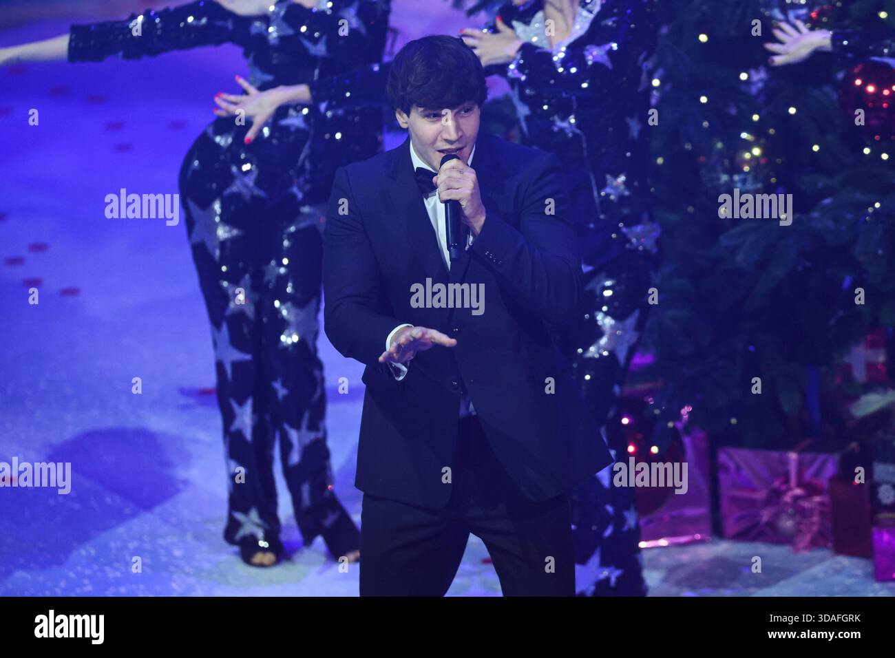 Saenger Wincent Weiss - ARD Live Show Adventsfest der 100,000 Lichter ...
