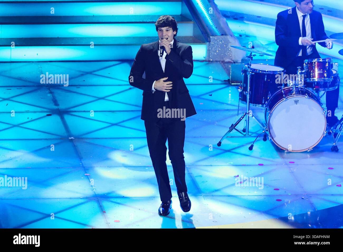 Saenger Wincent Weiss - ARD Live Show Adventsfest der 100,000 Lichter ...