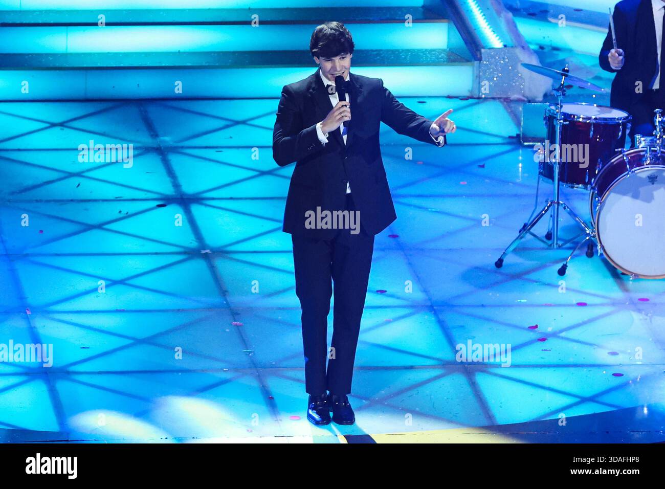 Saenger Wincent Weiss - ARD Live Show Adventsfest der 100,000 Lichter ...