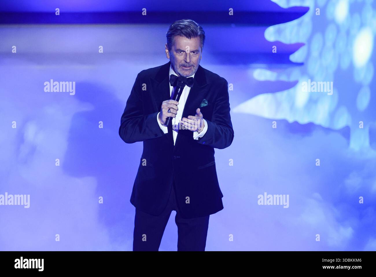 Saenger Thomas anders - ARD Live Show Adventsfest der Lichter 2025 aus ...
