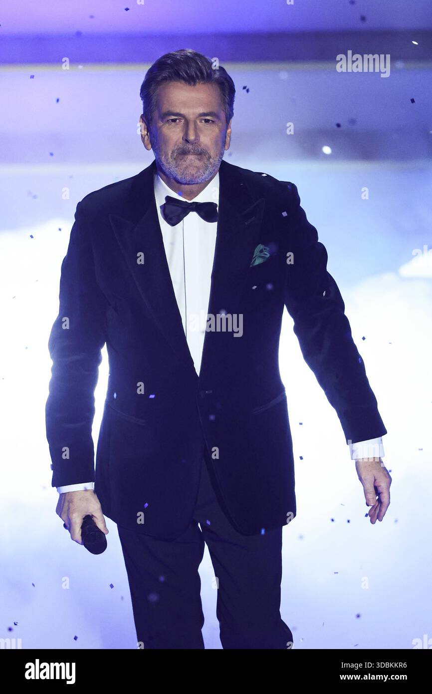 Saenger Thomas anders - ARD Live Show Adventsfest der Lichter 2025 aus ...