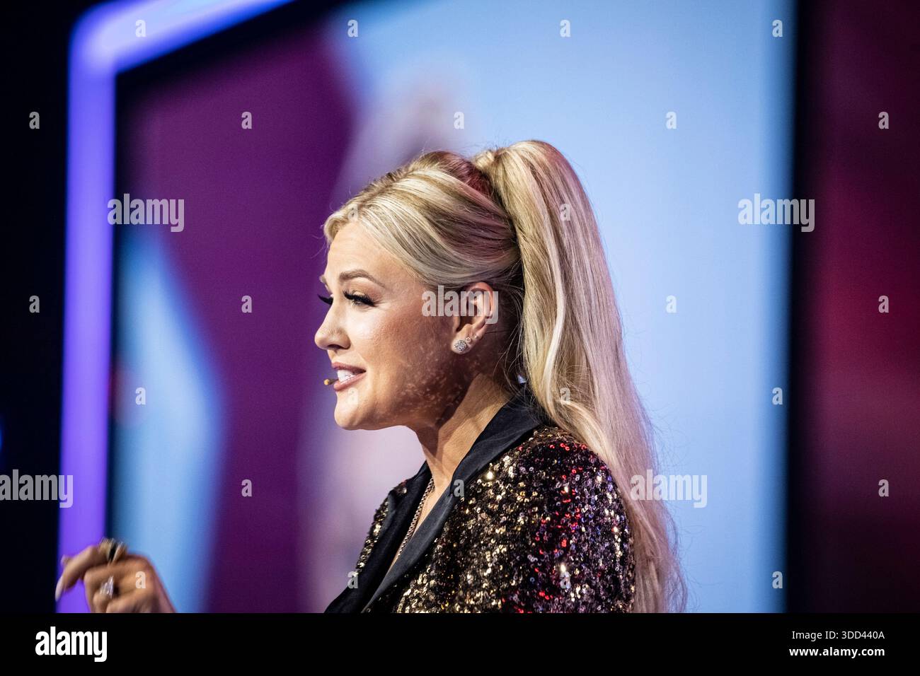 Erika Kirk, die Witwe von Charlie Kirk, spricht 30.000 Teilnehmer am ...