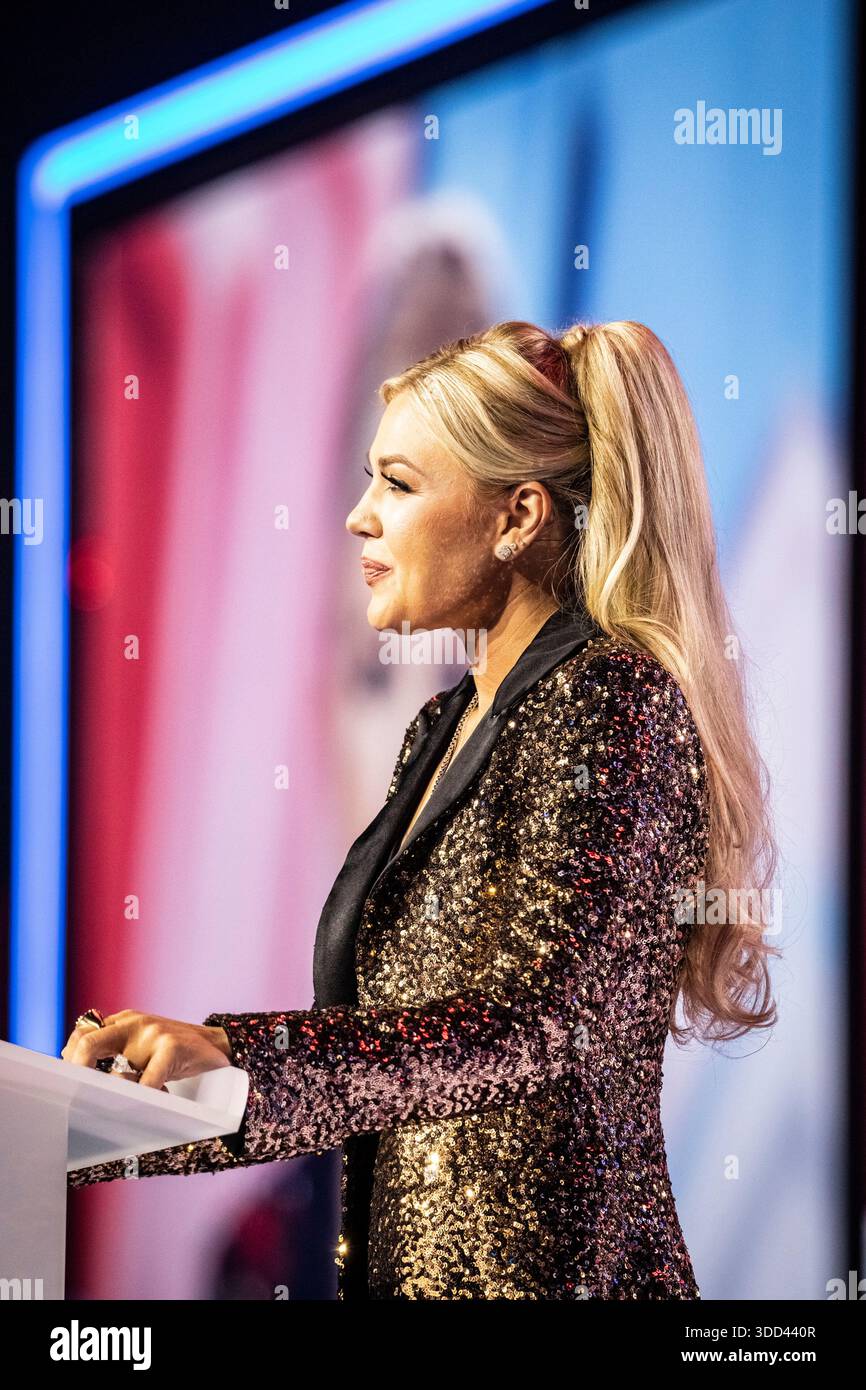 Erika Kirk, die Witwe von Charlie Kirk, spricht 30.000 Teilnehmer am ...