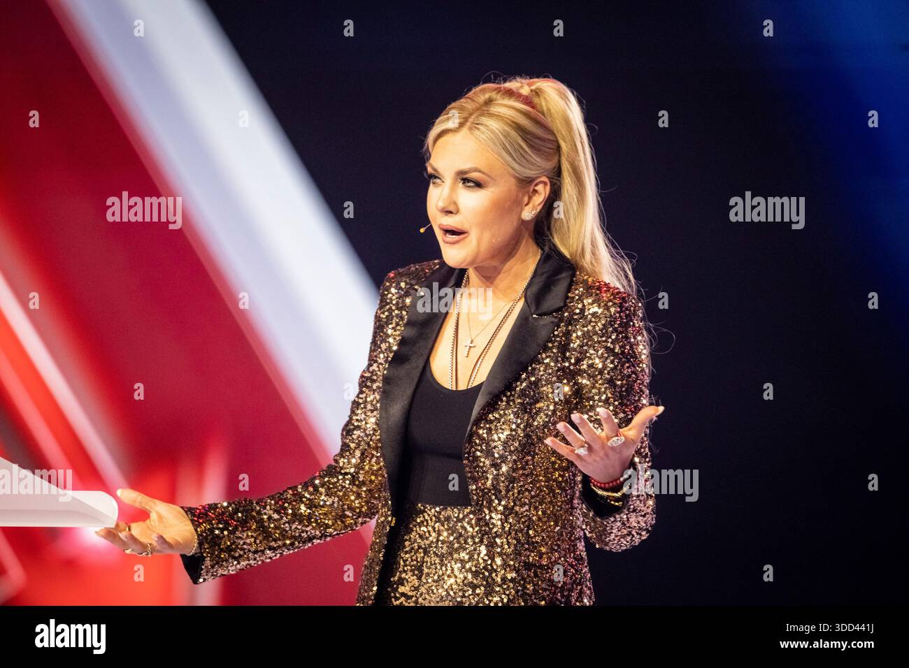 Erika Kirk, die Witwe von Charlie Kirk, spricht 30.000 Teilnehmer am ...