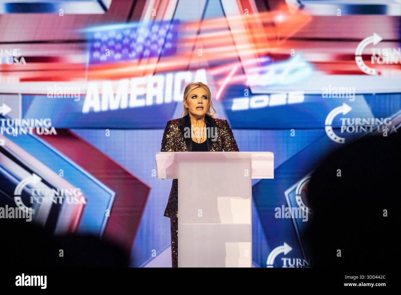 Erika Kirk, die Witwe von Charlie Kirk, spricht 30.000 Teilnehmer am ...