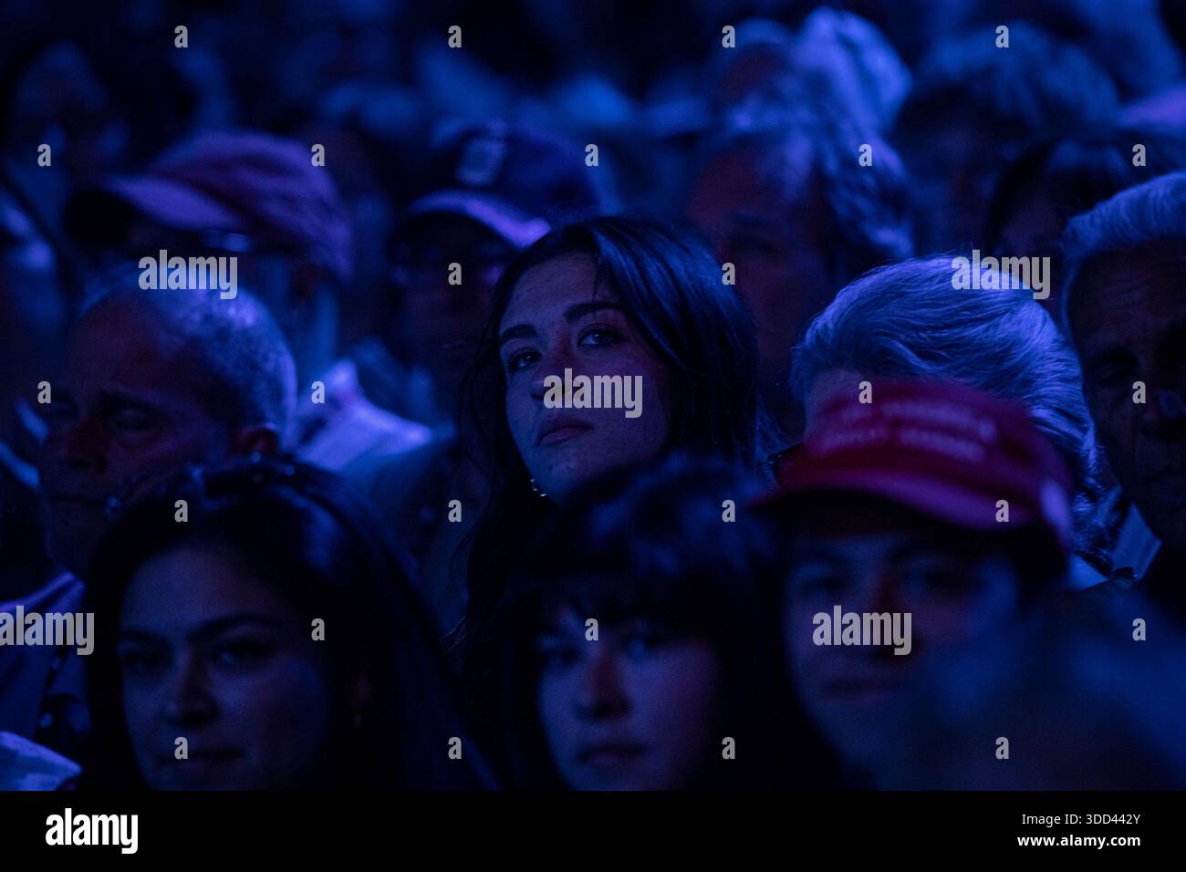 Erika Kirk, die Witwe von Charlie Kirk, spricht 30.000 Teilnehmer am ...