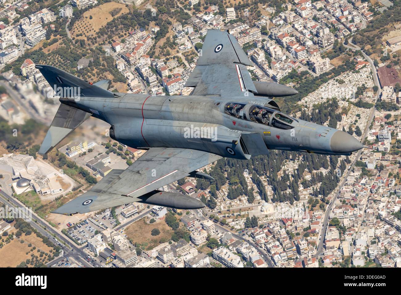 Das Foto zeigt eine griechische Luftwaffe McDonnell Douglas F-4E ...