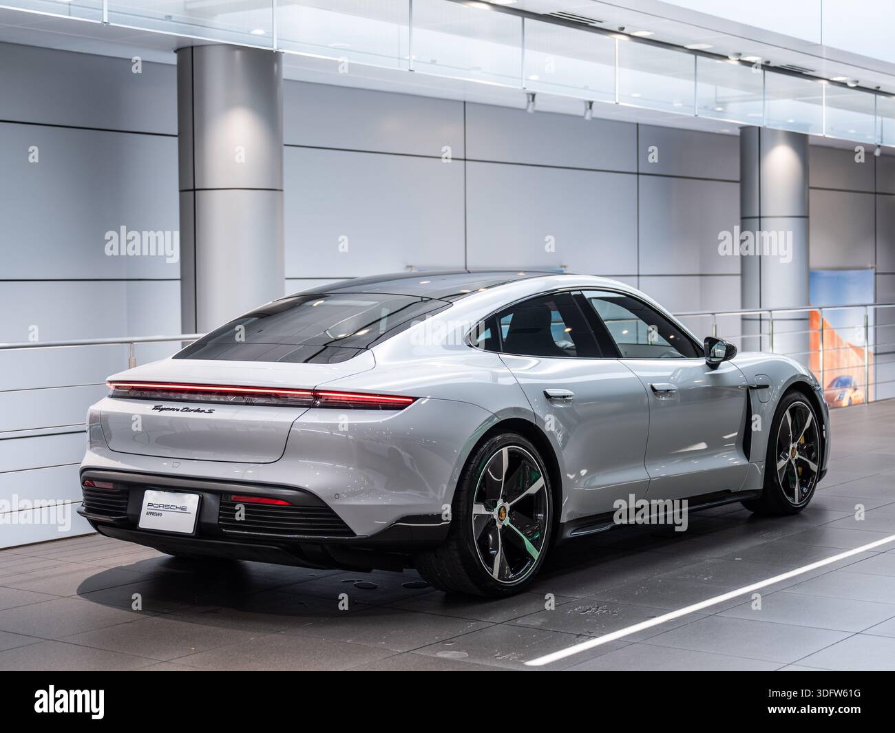 Porsche 718 Cayman GT4 RS 2026 Außen- und Innenraumdetails 2026 ein ...