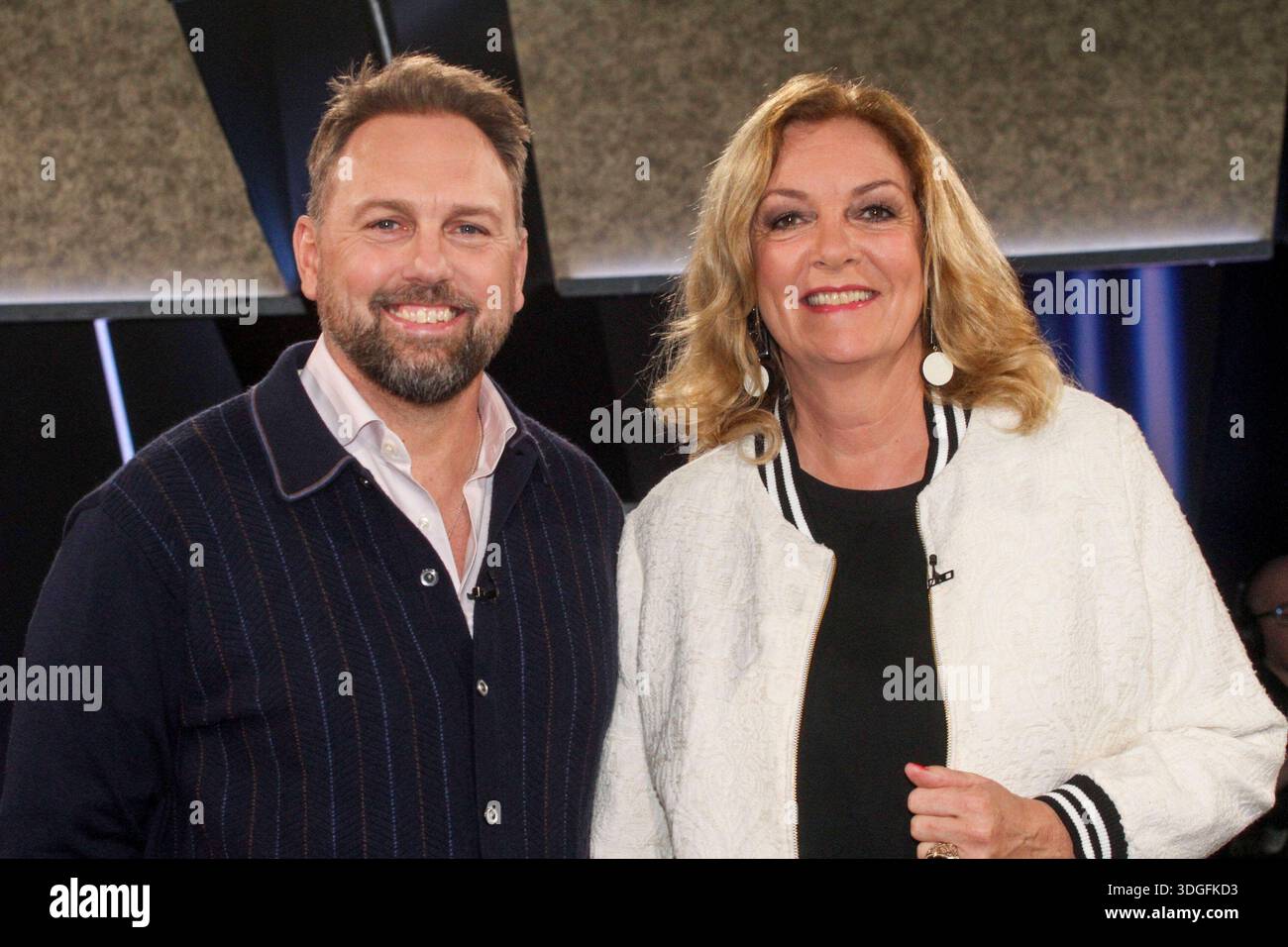 abb Bettina Tietjen und Steven Gaetjen Moderatoren der NDR Talkshow ...