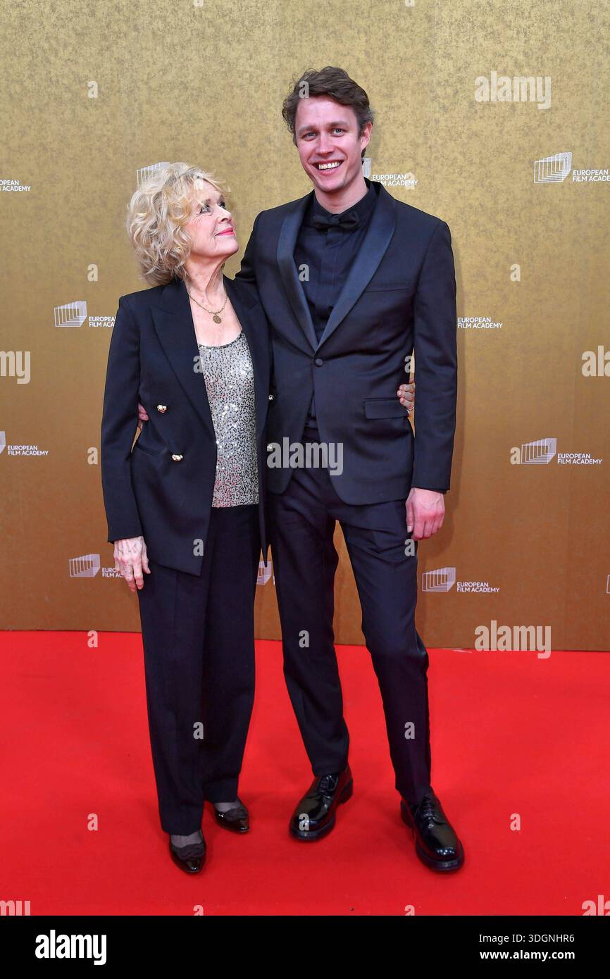 Liv Ullmann und Halfdan Ullmann Tondel bei der Verleihung des EUROPEAN ...