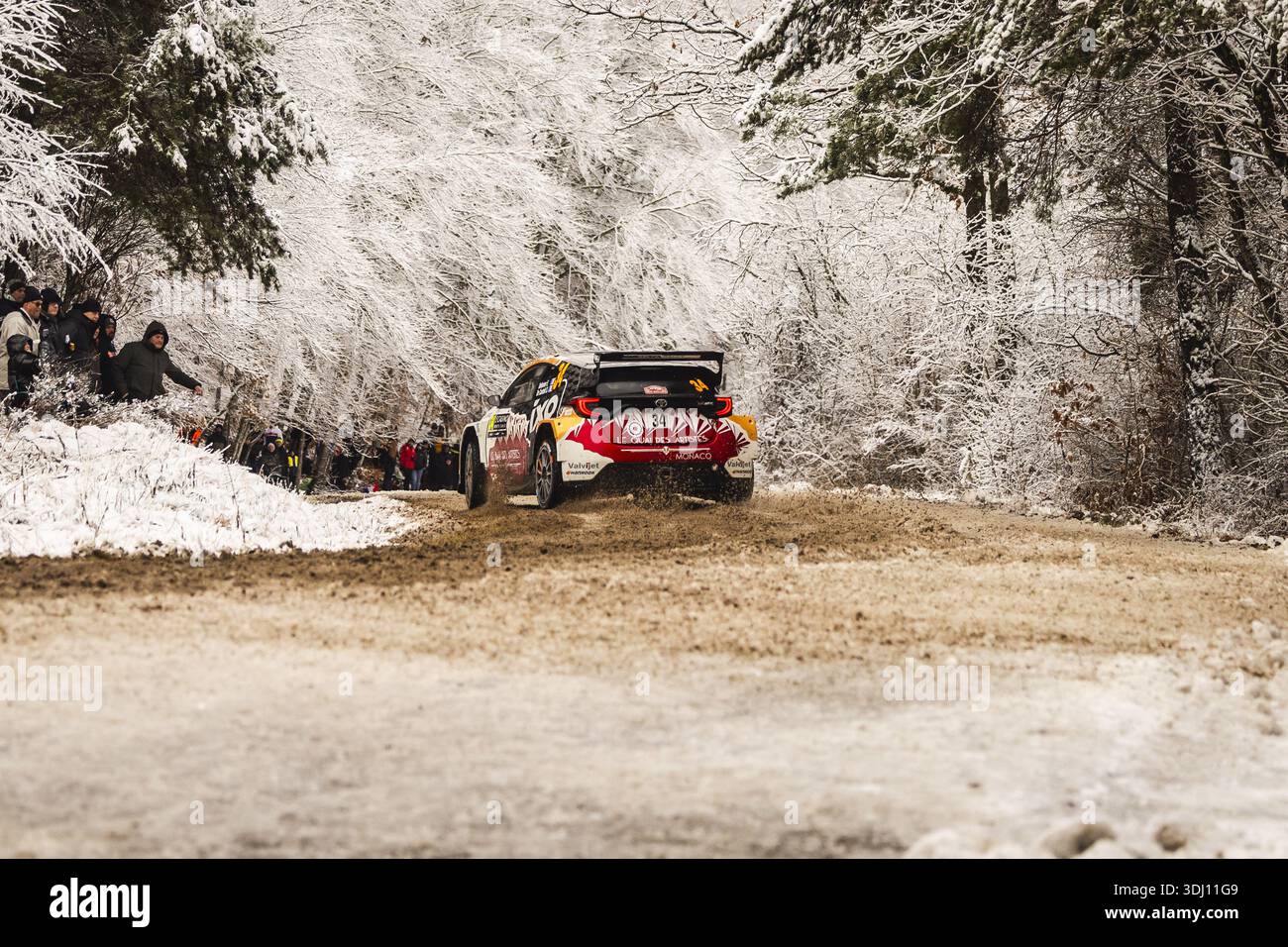 34 DELECOUR Eliott, DE CASTELLI Sabrina, Toyota GR Yaris Rally2, Action ...