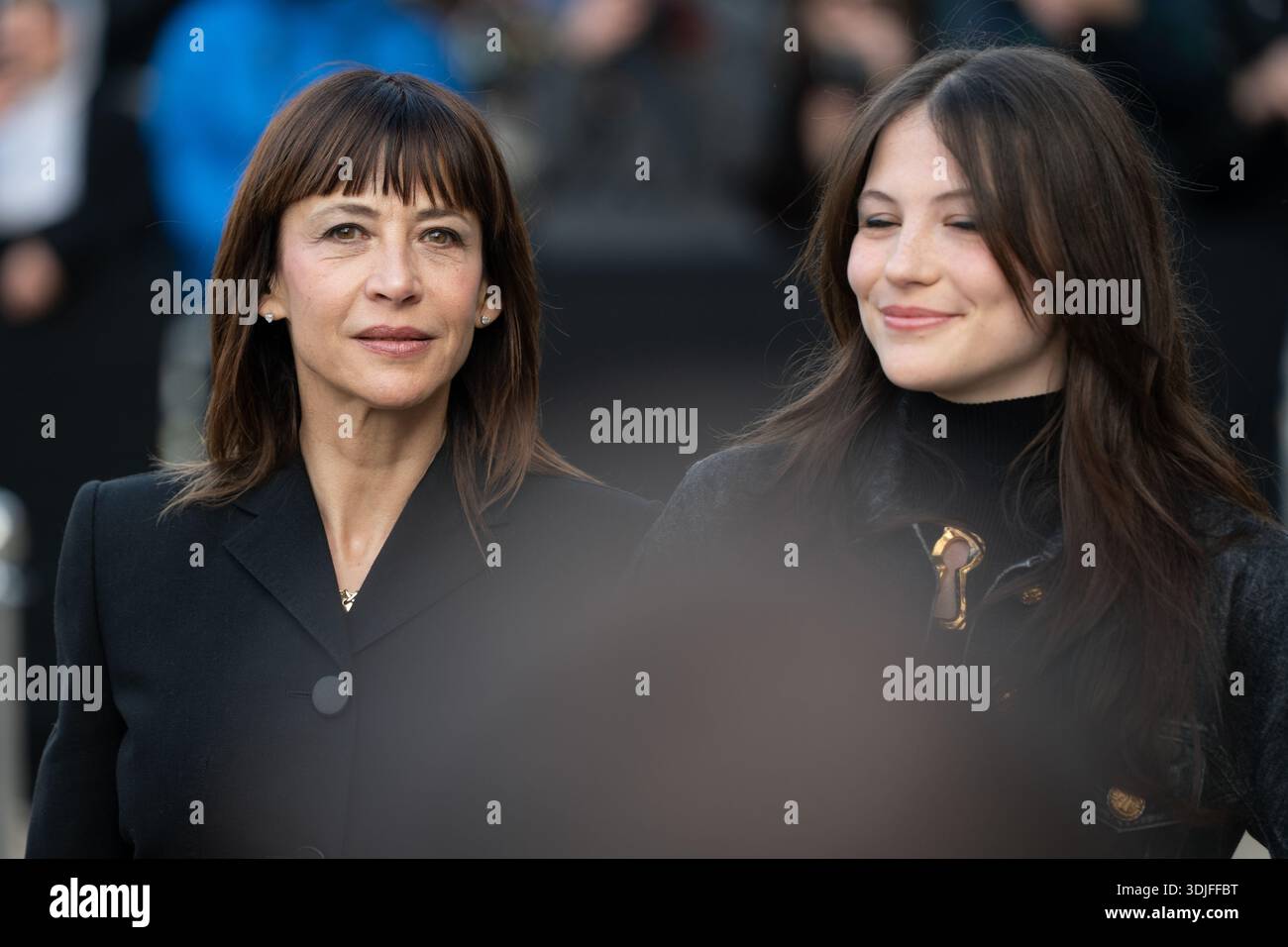 Paris, Frankreich. Januar 2026. Juliette Lemley und Sophie Marceau ...