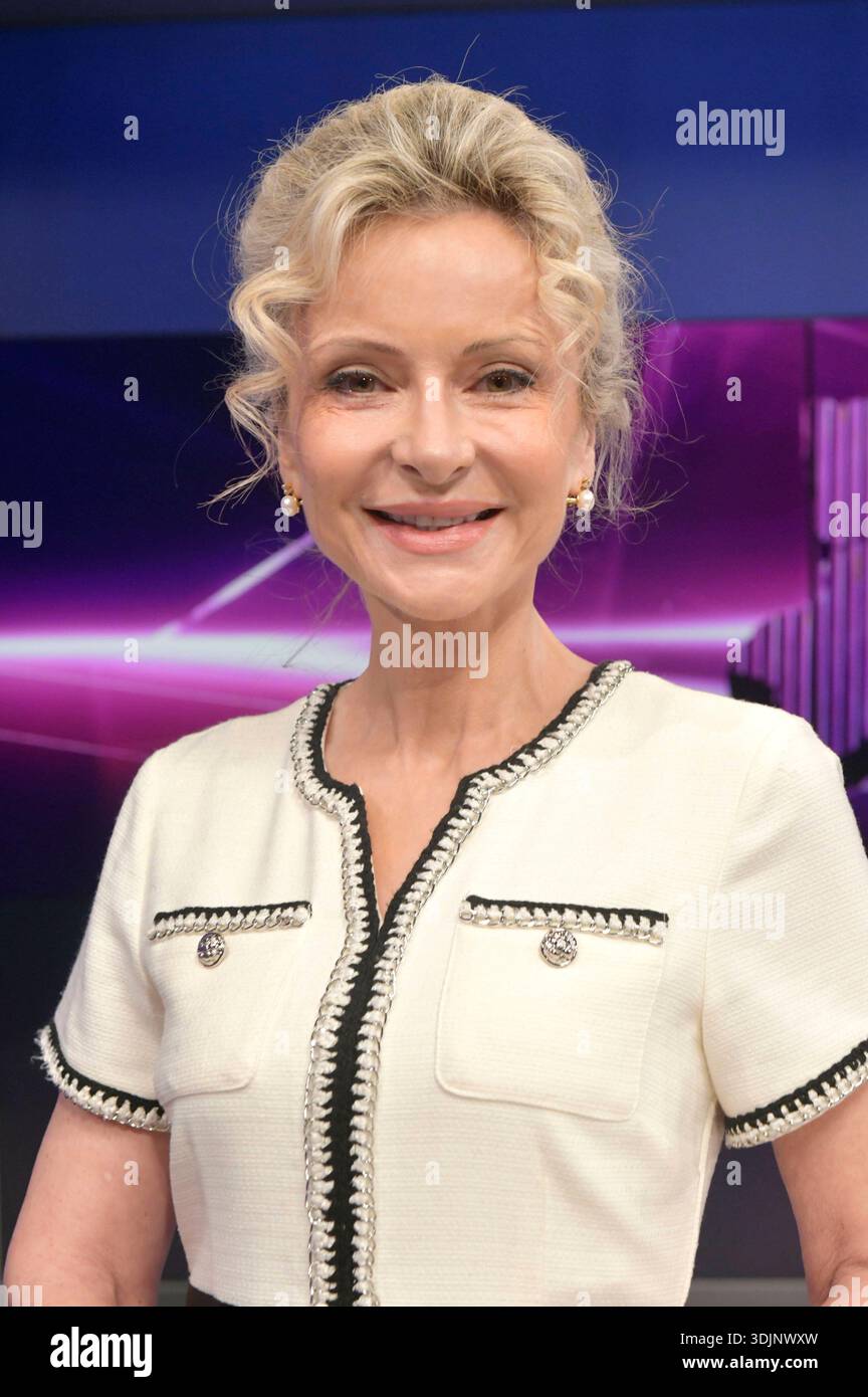 Sandra Navidi in der ARD-Talkshow maischberger im Studio Berlin ...