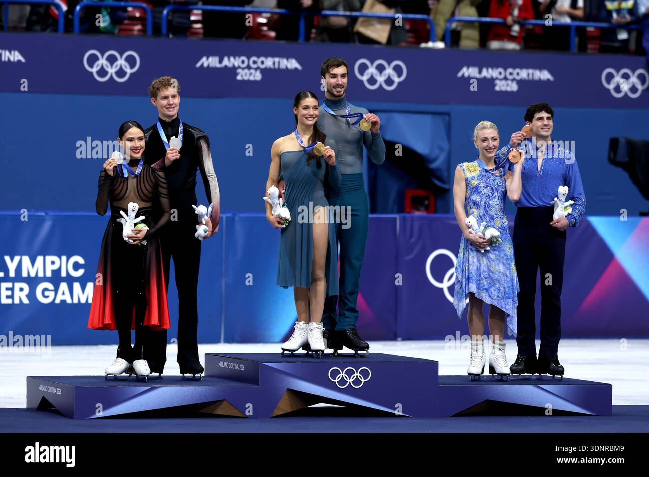 Madison Chock und Evan Bates mit den Silbermedaillen (links), Guillaume ...