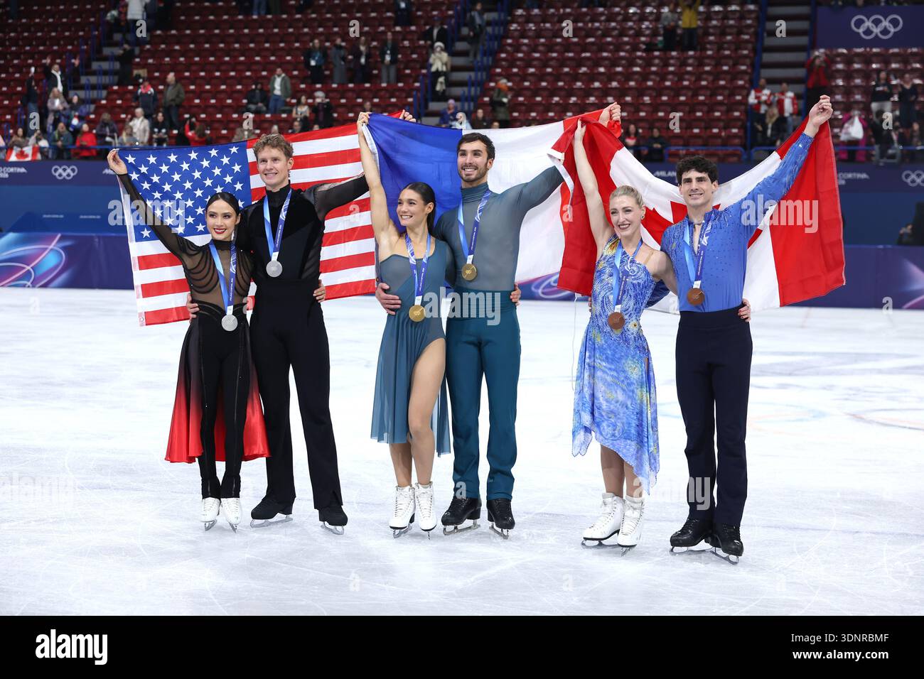 Madison Chock und Evan Bates mit den Silbermedaillen (links), Guillaume ...