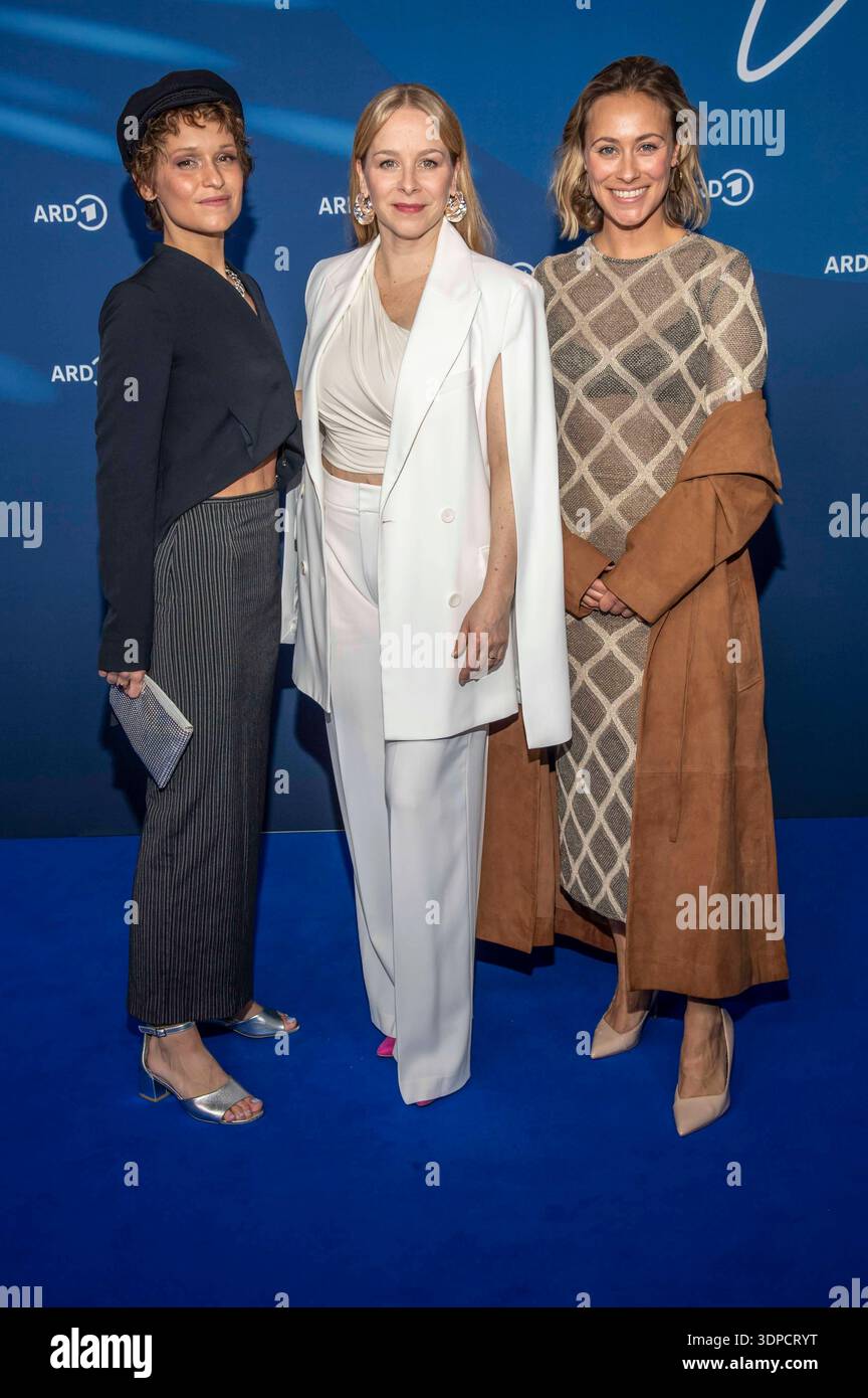 Kristin Suckow, Jasmin Schwiers und Sina Tkotsch zu Gast auf dem blauen ...
