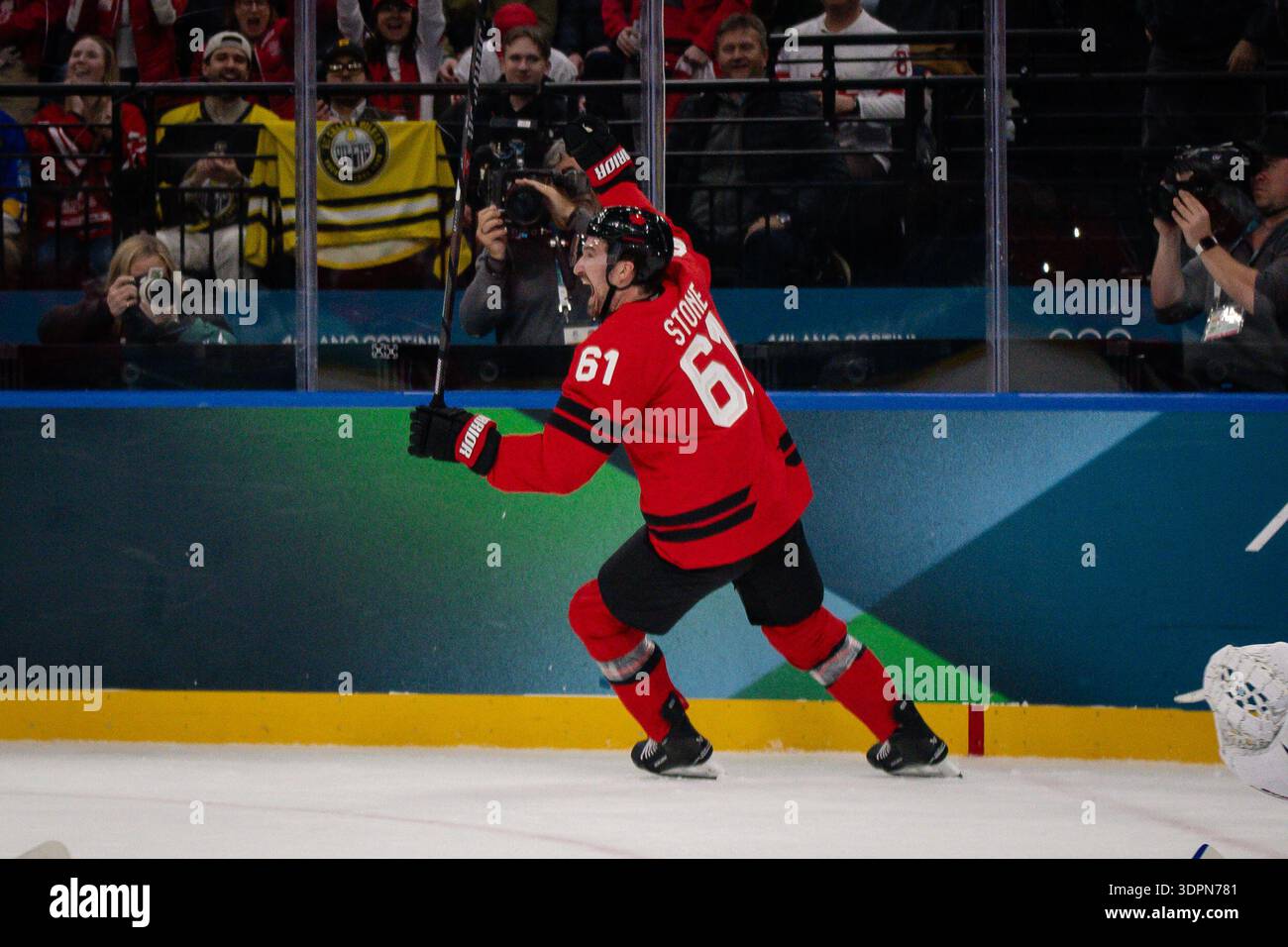 Torfeier Mark Stone (Kanada, 61) in Aktion während des Menss Eishockey ...