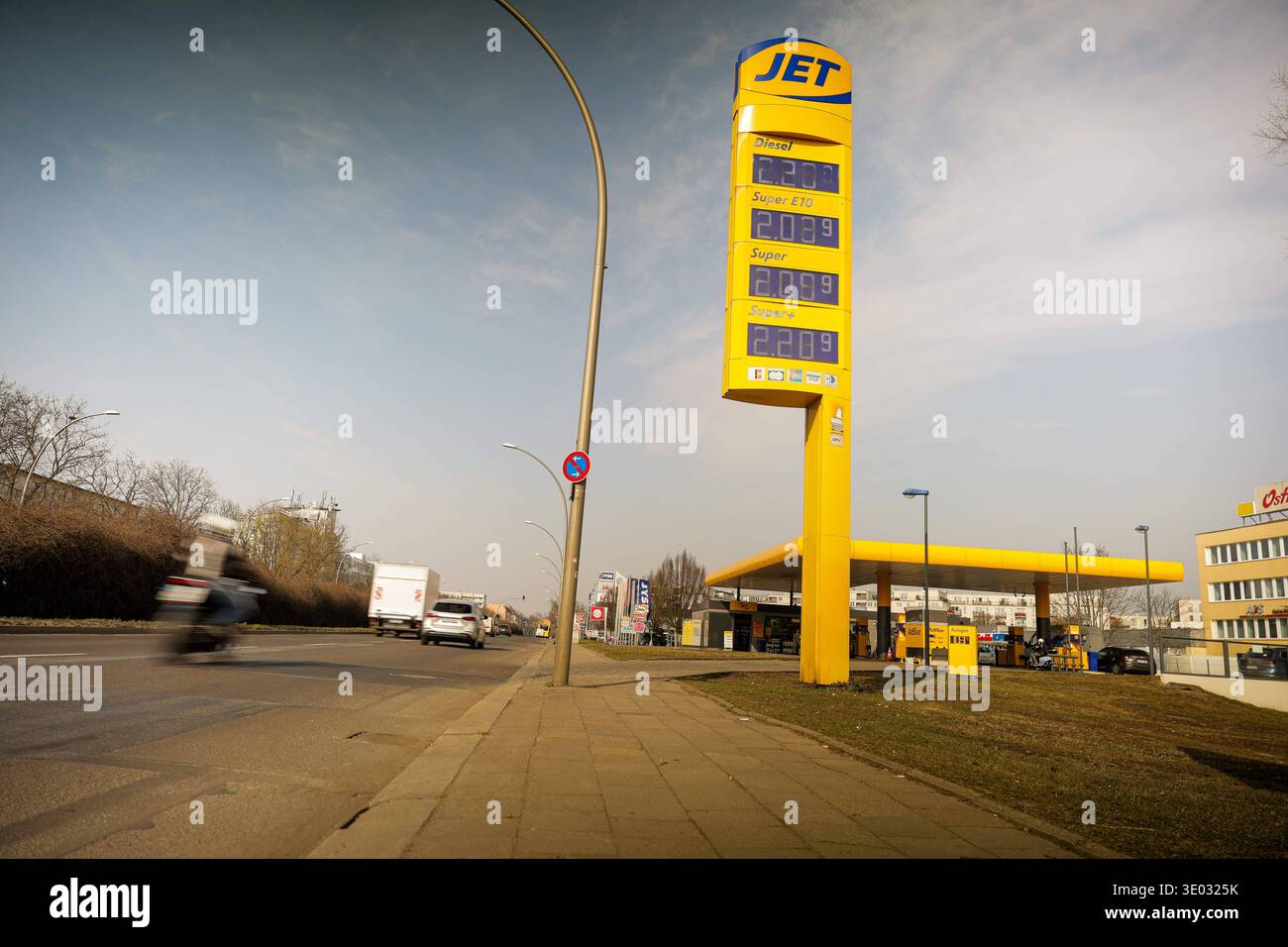 Aktuelle Benzinpreise an Berliner Tankstellen bei Jet, Shell, HEM, STAR ...