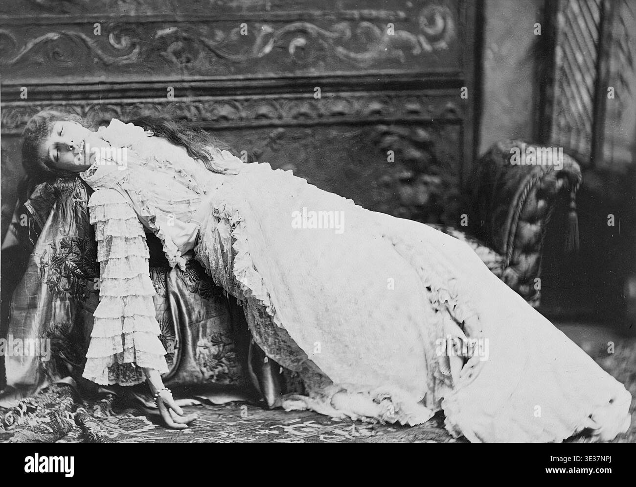 Portrait of sarah bernhardt Schwarzweiß-Stockfotos und -bilder - Alamy
