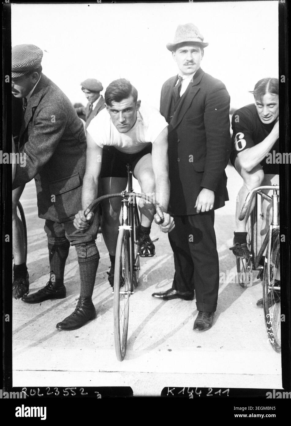 Radrennfahrer cavanagh paris 1912 -Fotos und -Bildmaterial in hoher ...