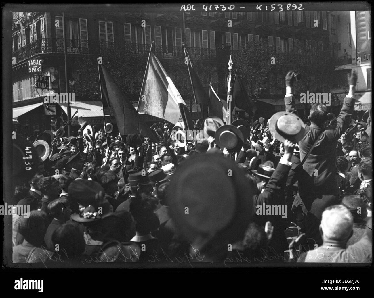 Belgische freiwillige, pariser prozession 1914 -Fotos und -Bildmaterial ...