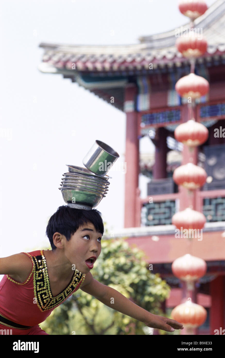 Chinese Juggler Juggling Stockfotos und -bilder Kaufen - Alamy