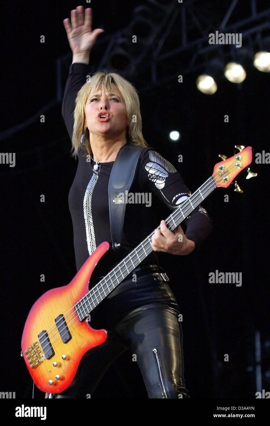 Suzi Quatro Guitar Stockfotos und -bilder Kaufen - Alamy