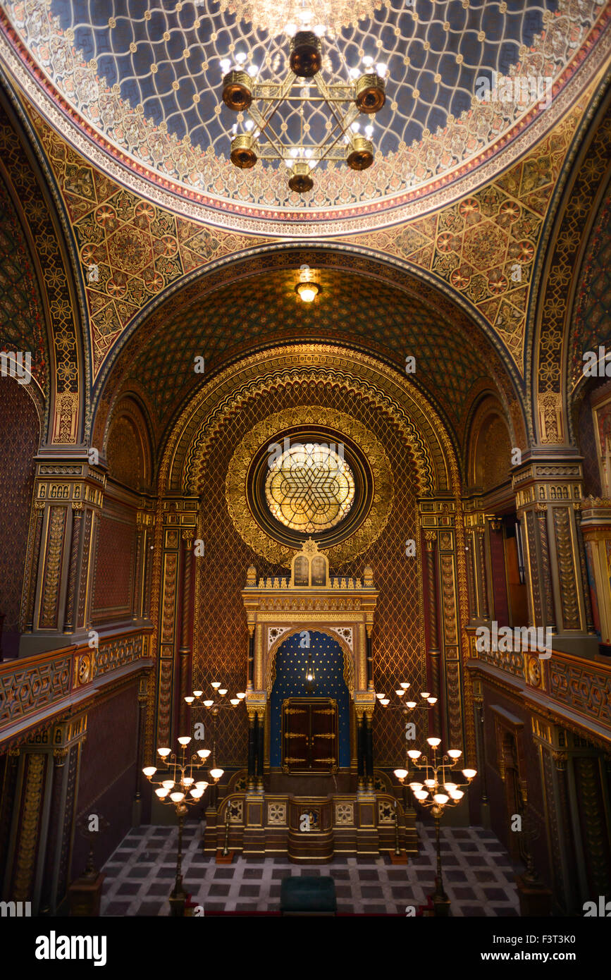 Interior of the Spanish Synagogue, Jewish Quarter, Prague, Czech ...