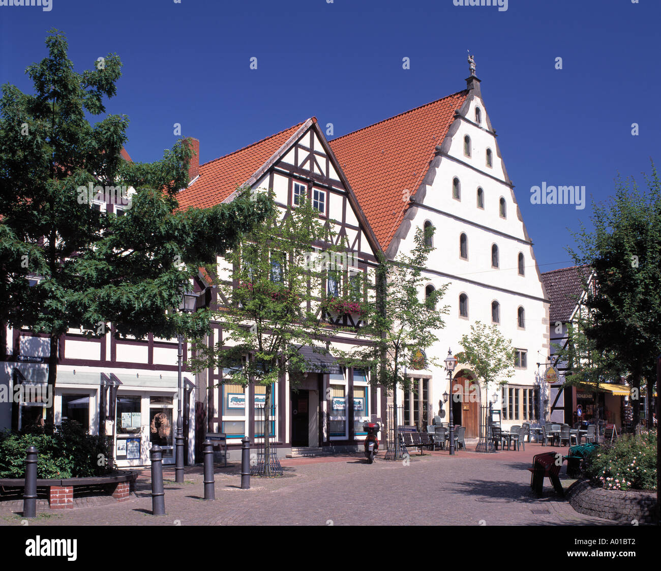 Marktplatz, Rathaus, Soeltjerbrunnen Und Salzarbeiter in Bad Muender am ...