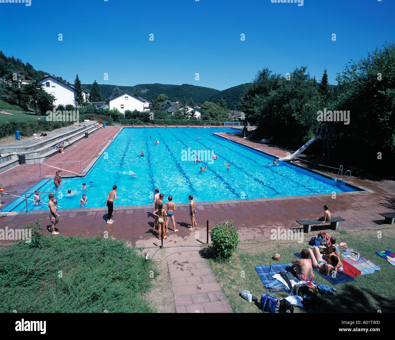 Menschen Im Freibad, Schwimmbad, Felsberger, Freizeit, Schwimmen, Baden ...