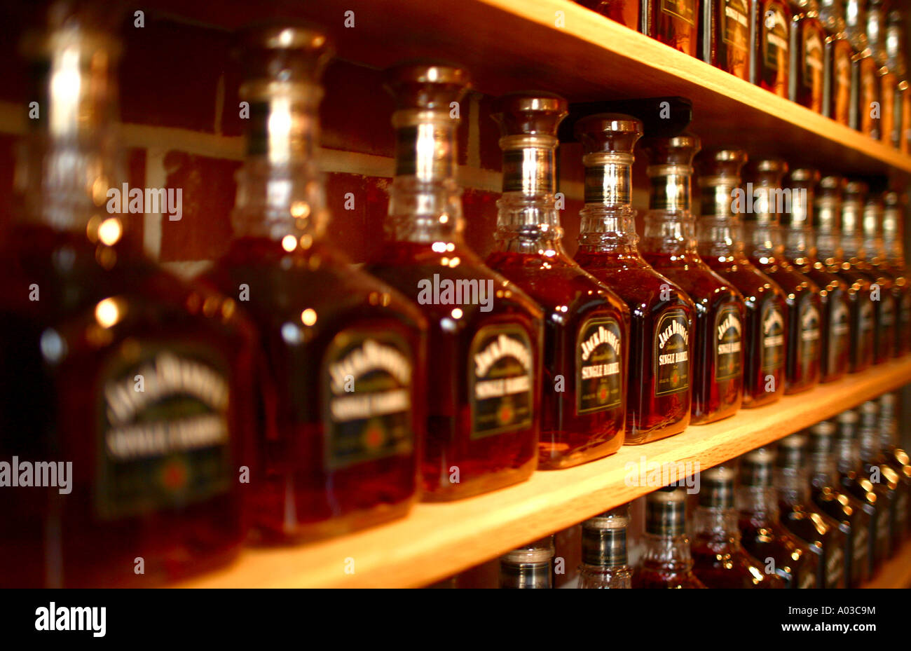 Reihen und Reihen von Jack Daniels Marke "Gentleman Jack" Kentucky ...