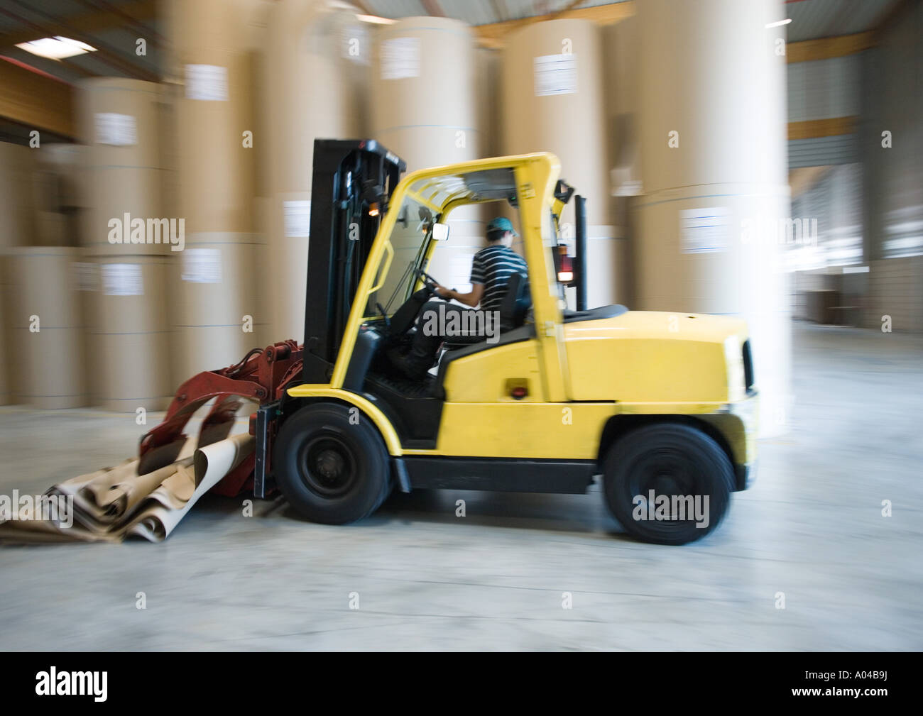 Gelbe frontlader -Fotos und -Bildmaterial in hoher Auflösung – Alamy