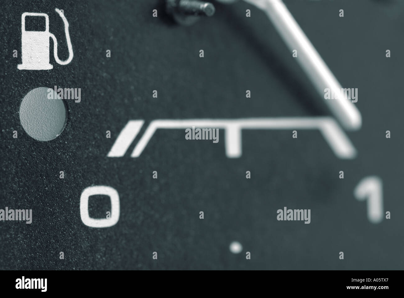 Tankanzeige voll -Fotos und -Bildmaterial in hoher Auflösung – Alamy