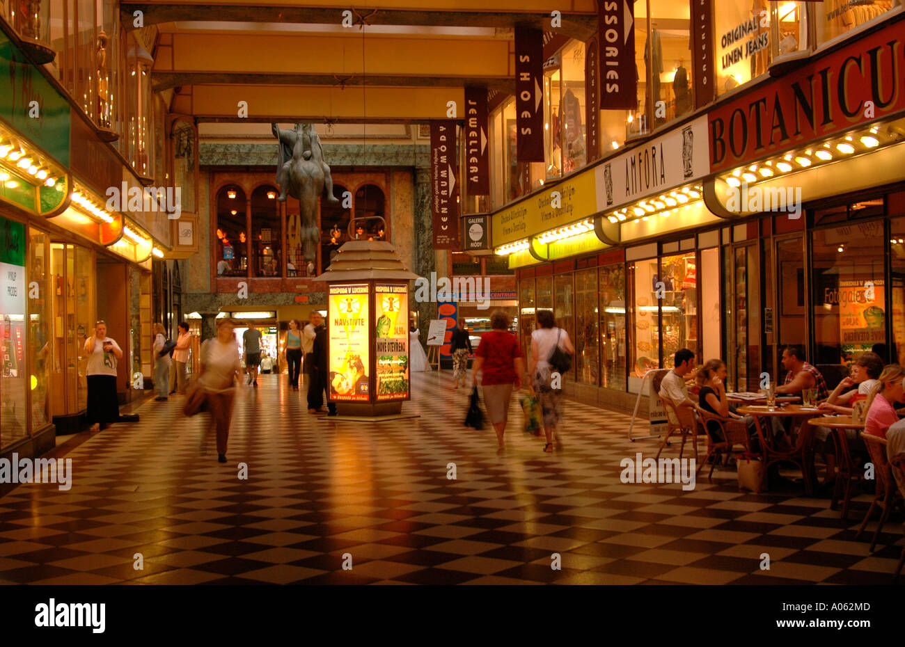 Passage lucerna -Fotos und -Bildmaterial in hoher Auflösung – Alamy