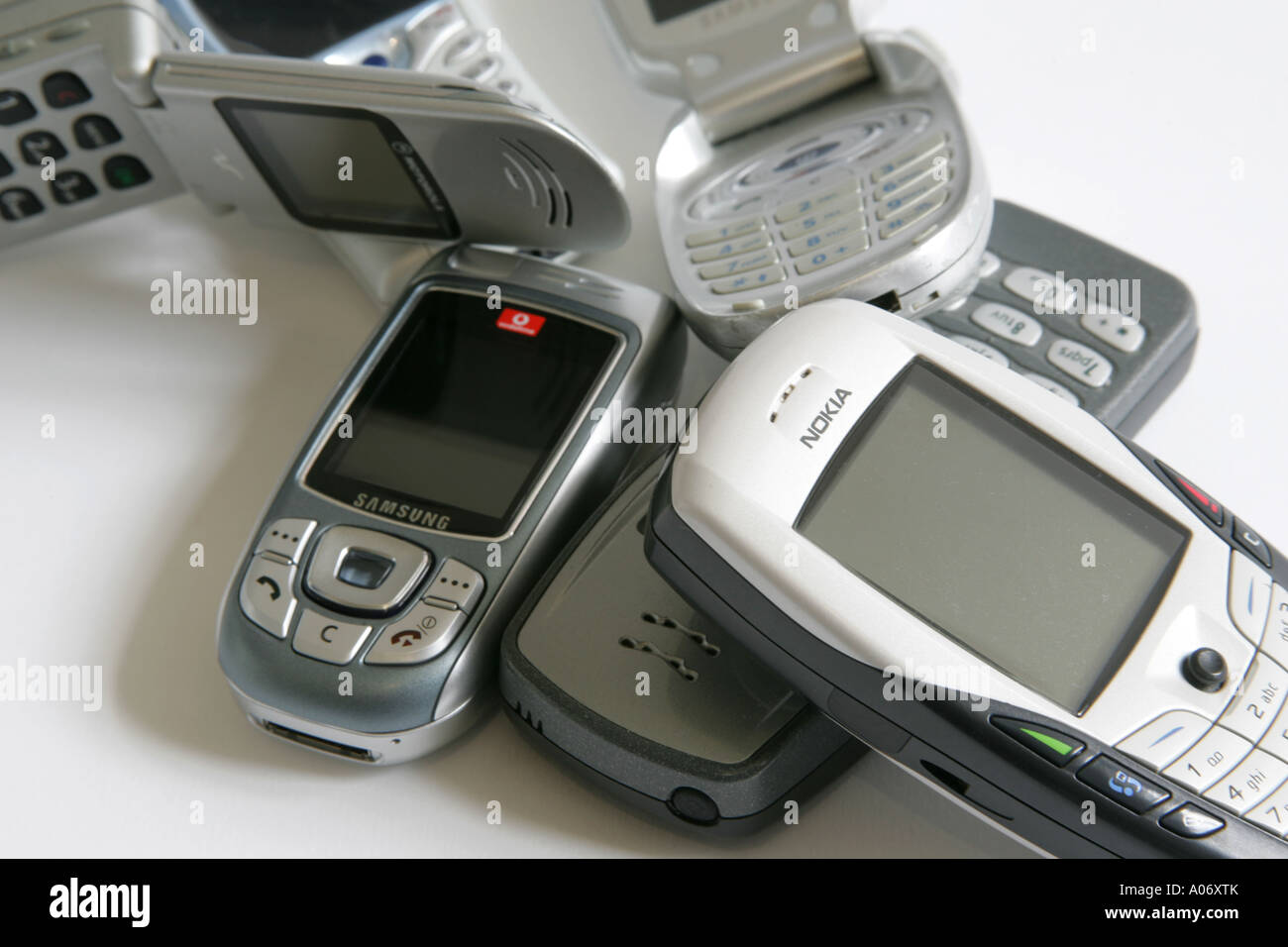 Handy 2000s altes mobiltelefon -Fotos und -Bildmaterial in hoher ...