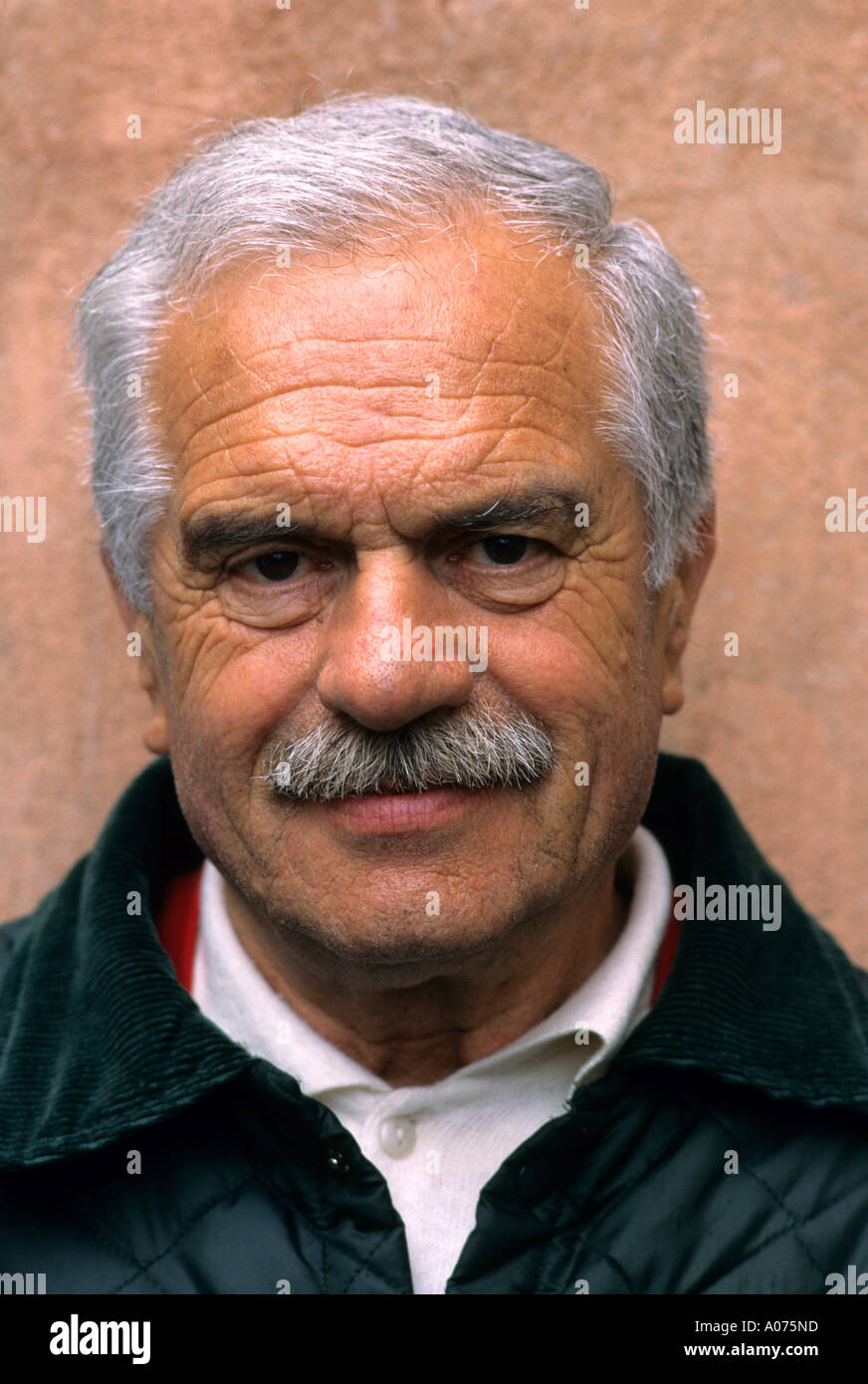 Ein Porträt von einem italienischen Mann in Italien Stockfotografie - Alamy